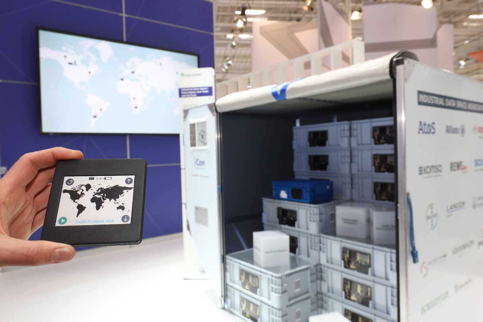 Smart airline freight containers and Industrial Data Space